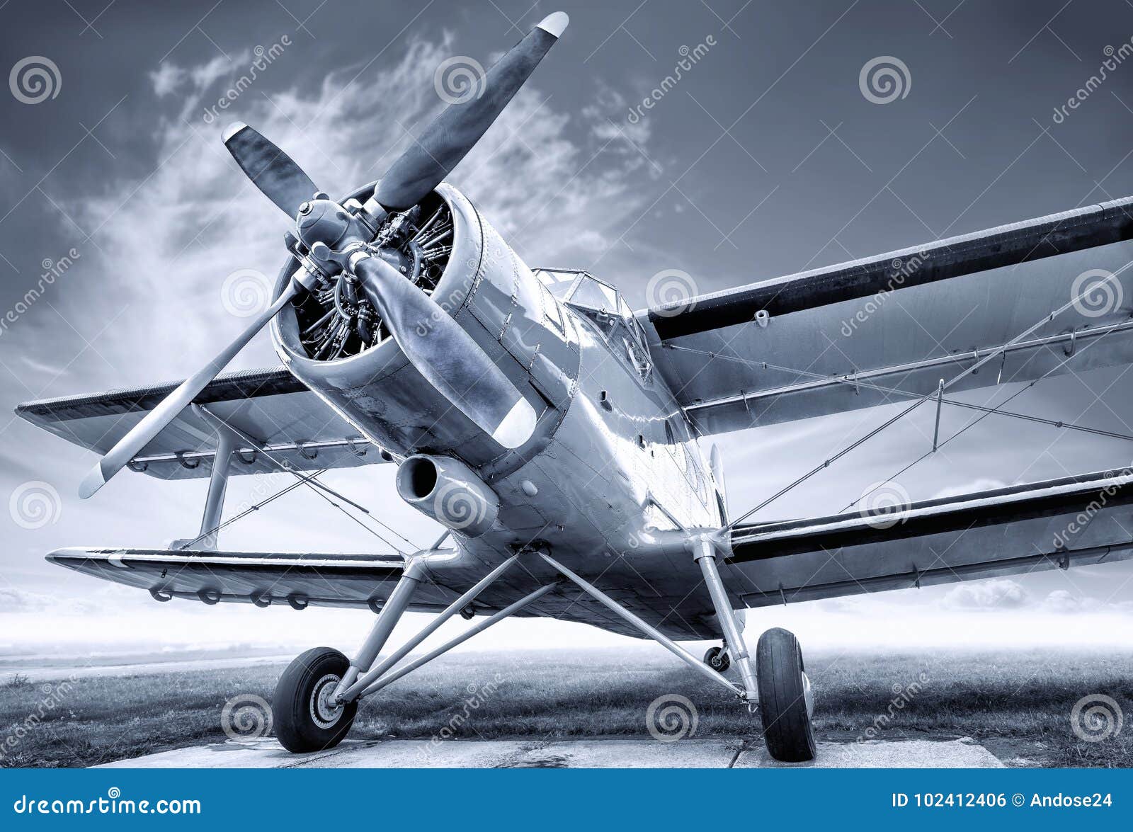 Biplano foto de archivo. Imagen de azul, aeroacrobacia - 102412406