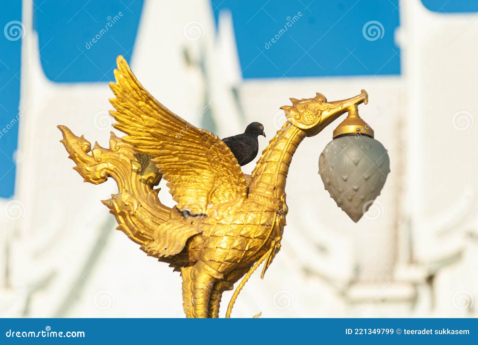 Bird Statue That Begins The Flight In The Sky Towards The White Cloud ...