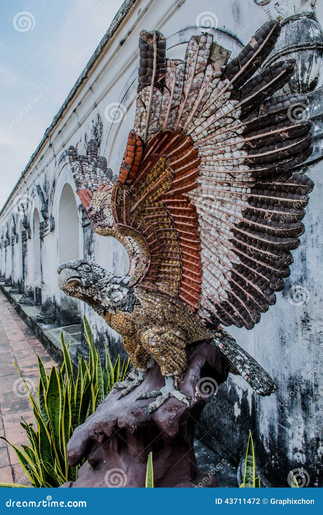 Bird statue stock photo. Image of statue, plants, tree - 43711472