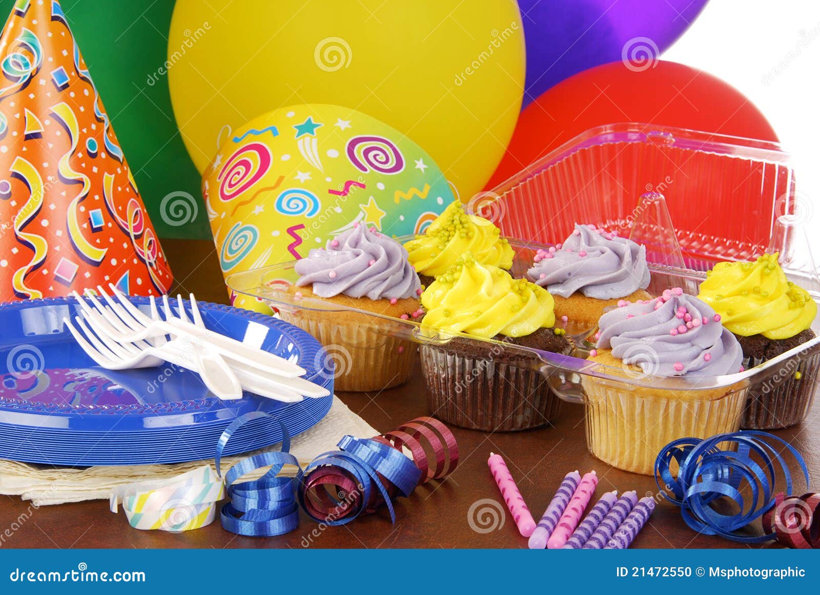 Birthday party cupcakes stock photo. Image of sweet, candles - 21472550