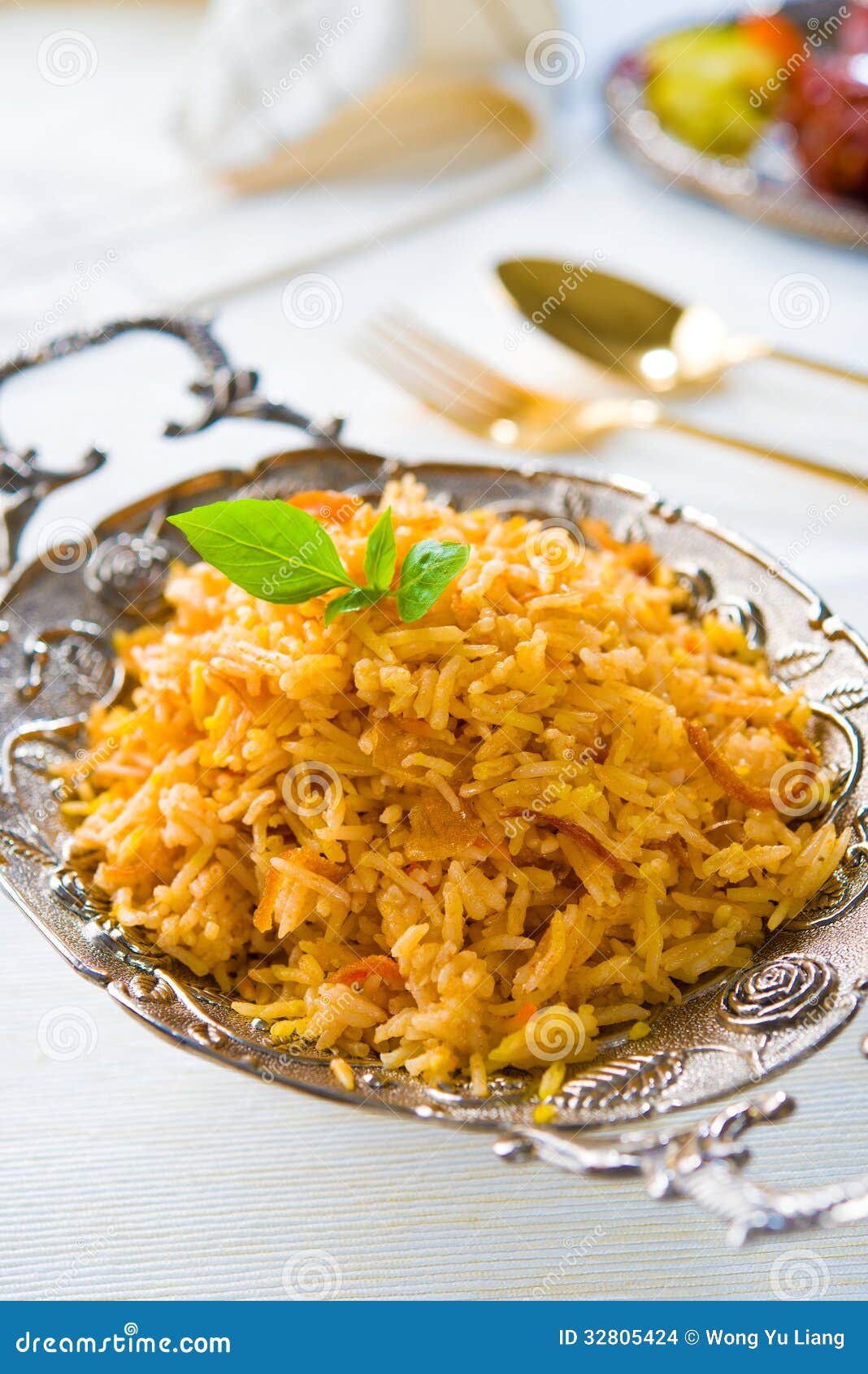 Biryani Ris Eller Briyaniris, Curryhöna Och Sallad, Tradition Arkivfoto ...