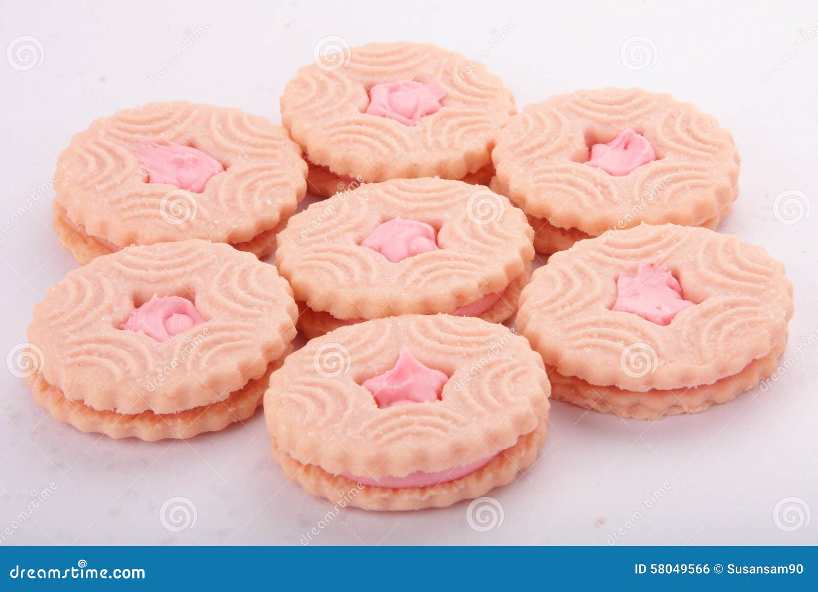 Biscoitos De Creme Da Morango Foto de Stock - Imagem de furo ...