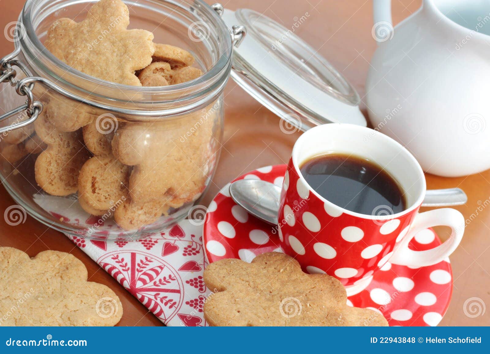 Biscotti E Caffè Casalinghi Fotografia Stock - Immagine di farina, vaso ...
