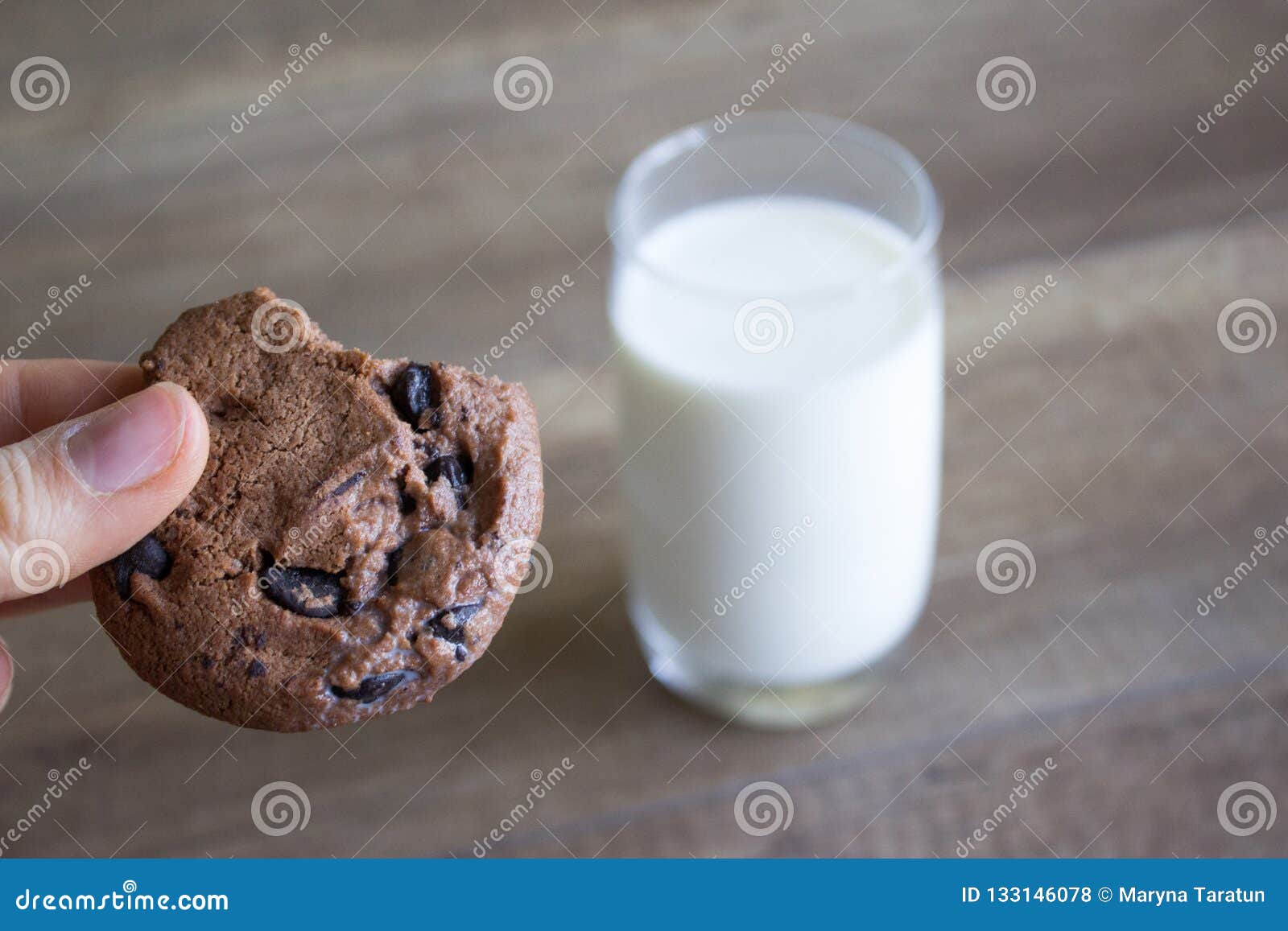 Biscuit Et Lait, Biscuits De Chocolat Avec Du Lait Photo stock - Image ...