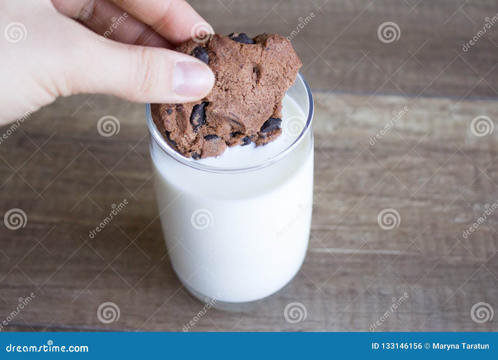 Biscuit Et Lait, Biscuits De Chocolat Avec Du Lait Photo stock - Image ...