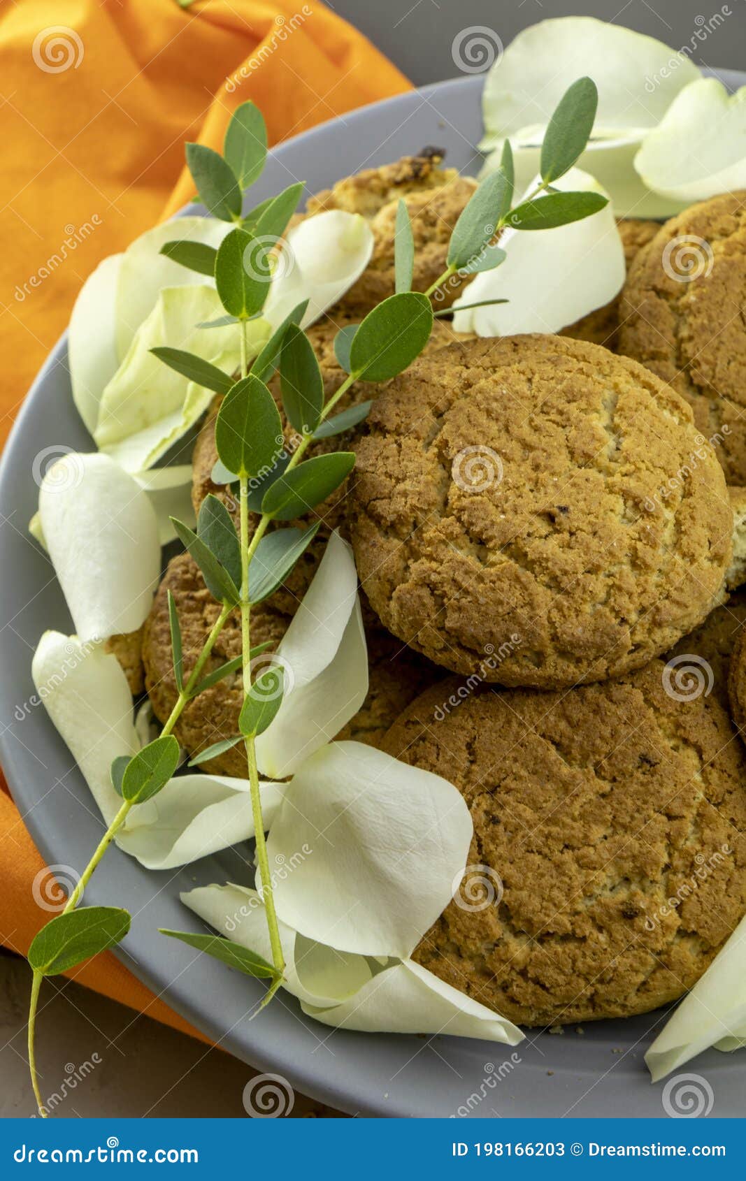 Biscuits con una rama imagen de archivo. Imagen de queso - 198166203