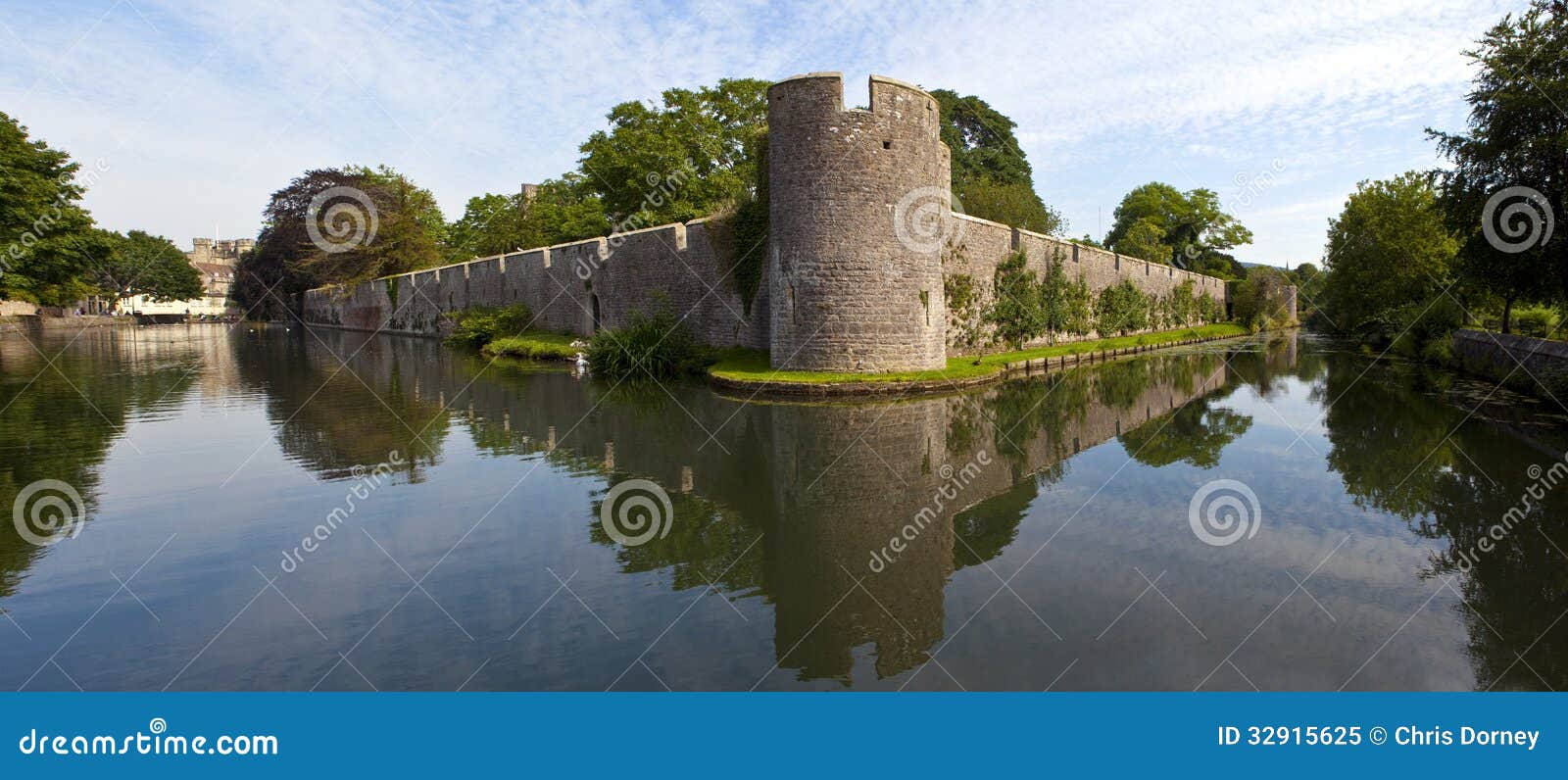 Bishop S Palace and Moat in Wells Stock Image - Image of reflection ...
