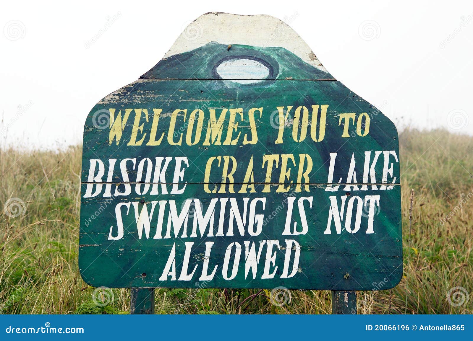 Bisoke crater lake editorial photo. Image of virunga - 20066196