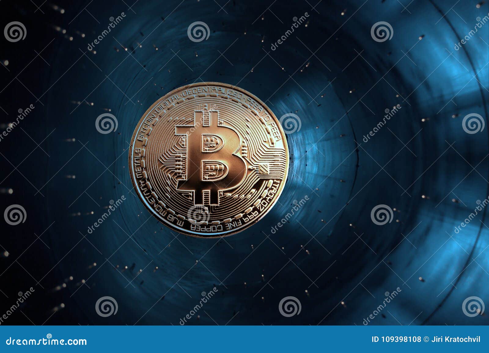 Bitcoin Cripto Di Valuta Dell'oro in Blu Fotografia Stock - Immagine di ...