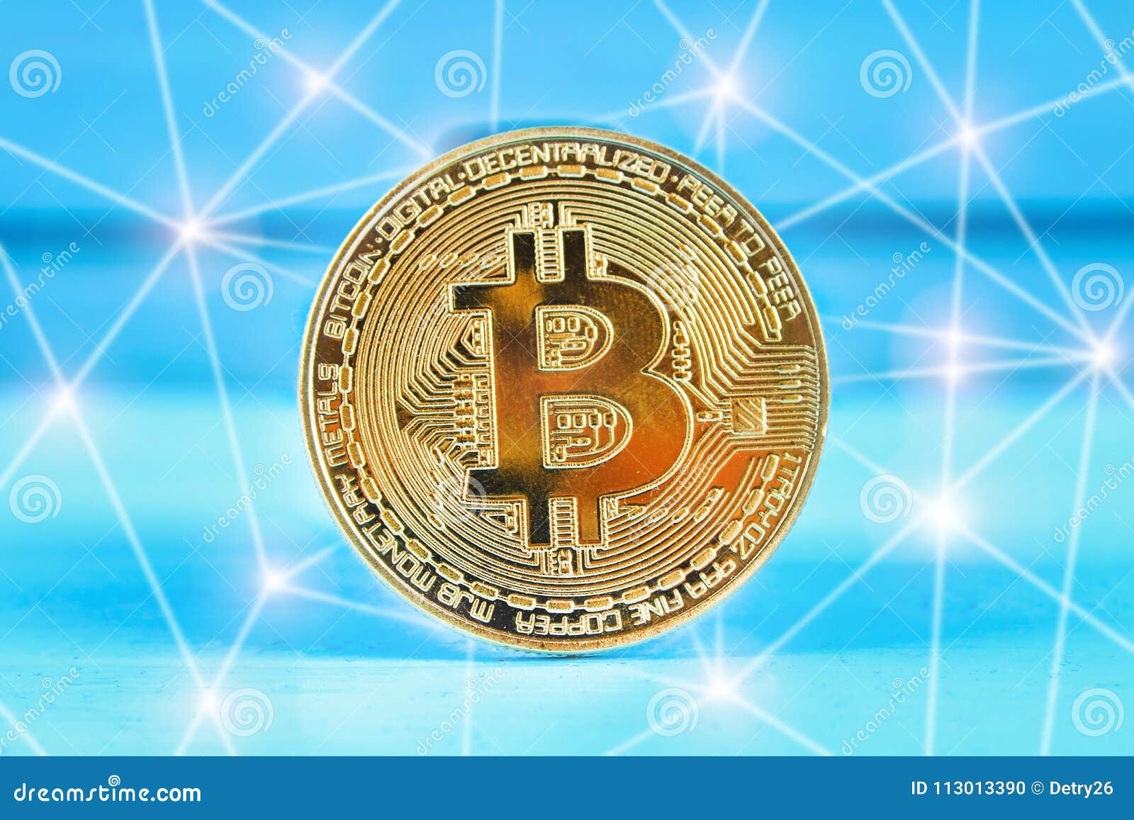 Bitcoin Cripto Di Valuta Della Moneta Di Oro Su Una Tavola Blu ...