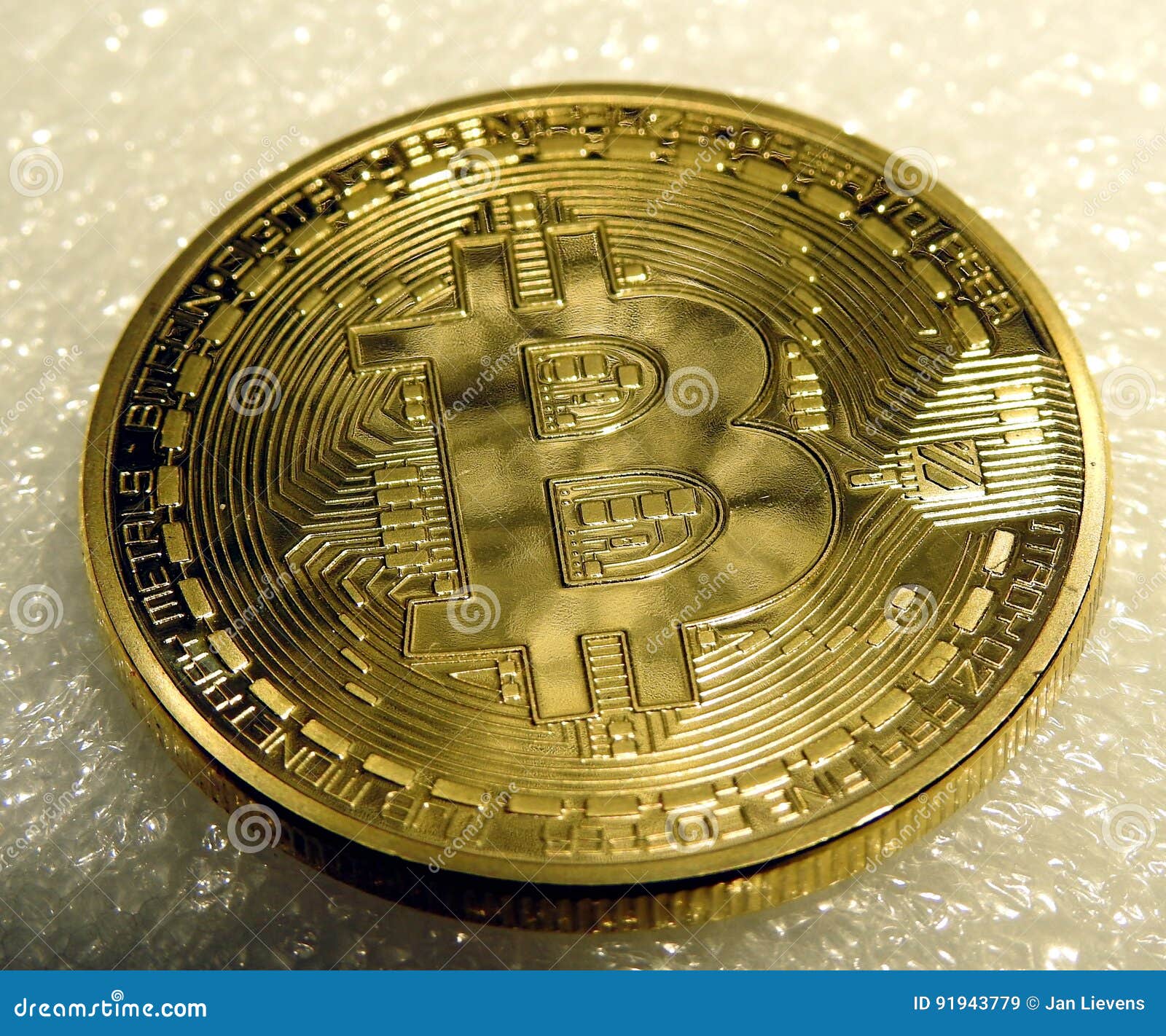 Bitcoin físico acuñado imagen de archivo. Imagen de metal - 91943779