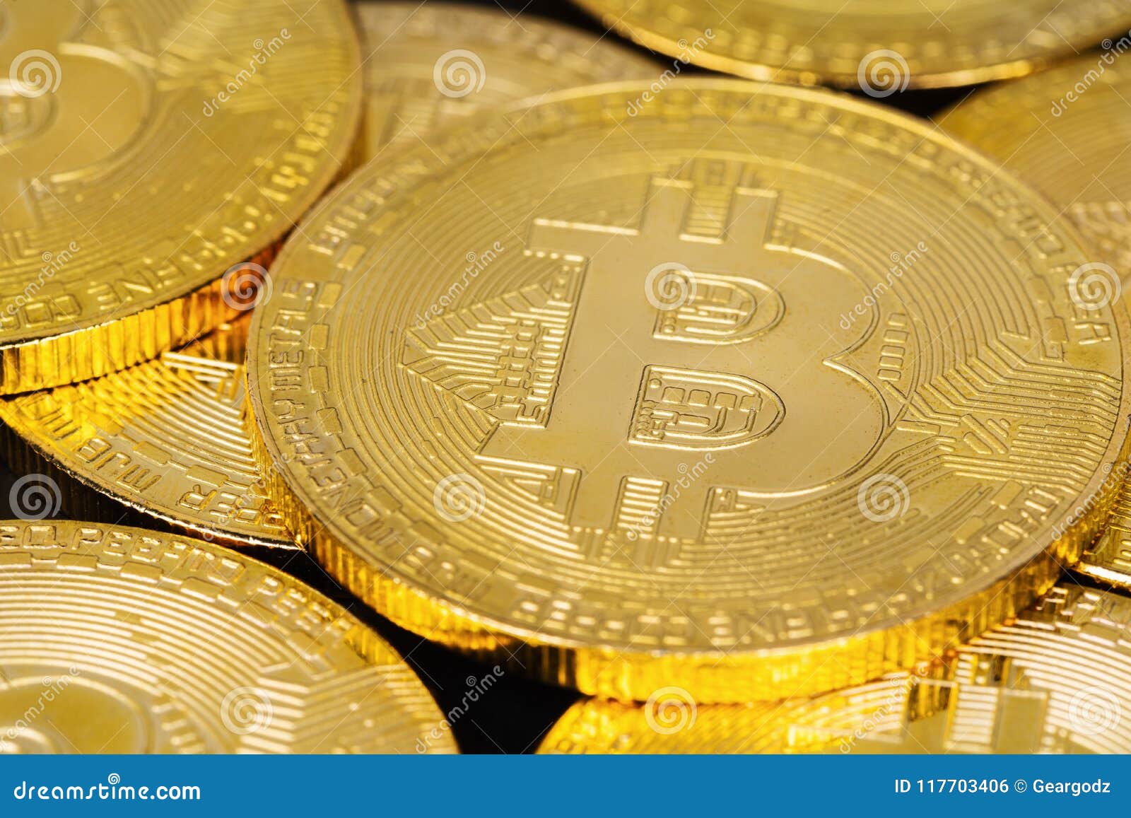 Bitcoin Fisico Dell'oro Di Cryptocurrency Fotografia Stock - Immagine ...