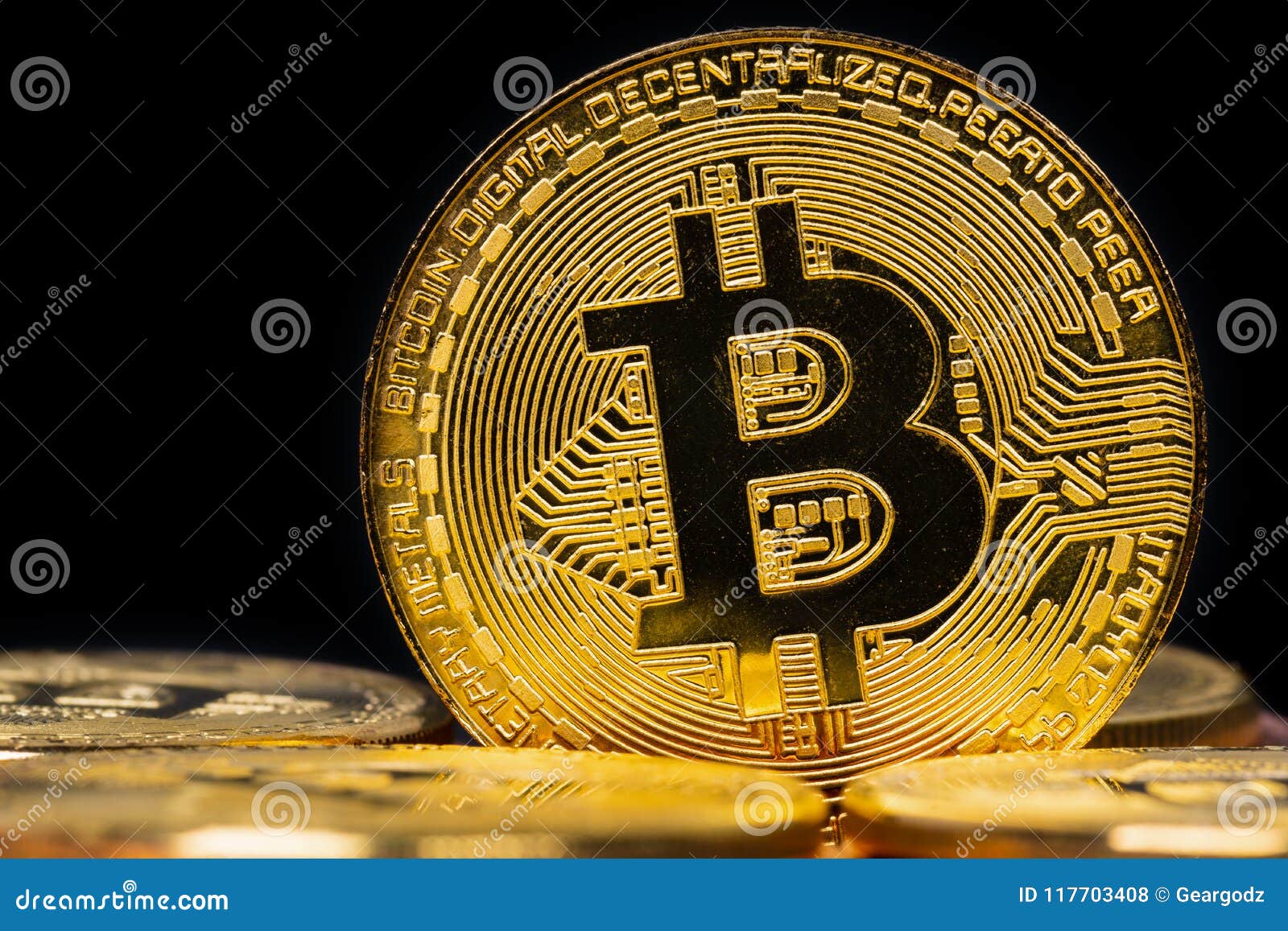 Bitcoin Fisico Dell'oro Di Cryptocurrency Fotografia Stock - Immagine ...