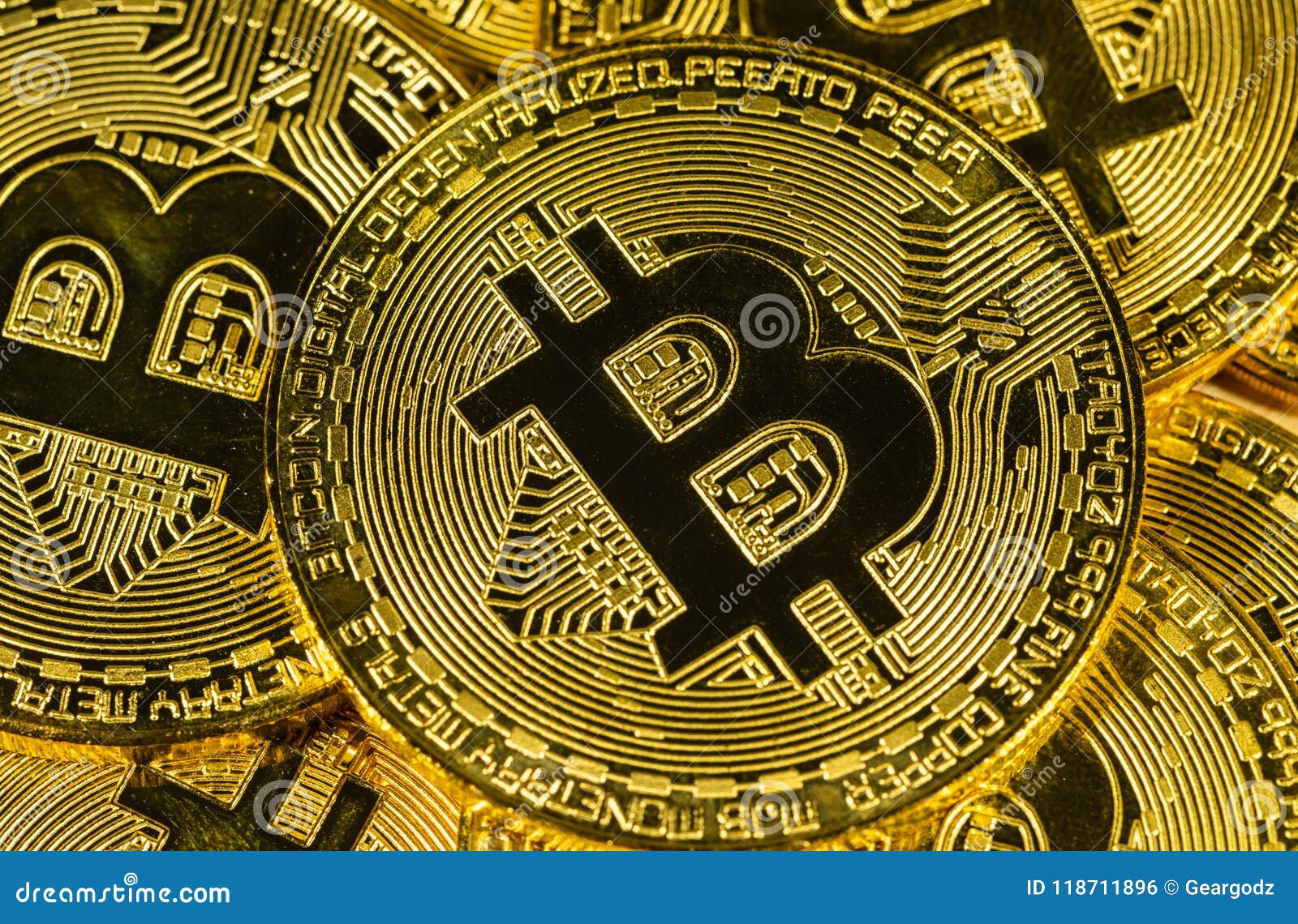 Bitcoin Fisico Dell'oro Di Cryptocurrency Fotografia Stock - Immagine ...