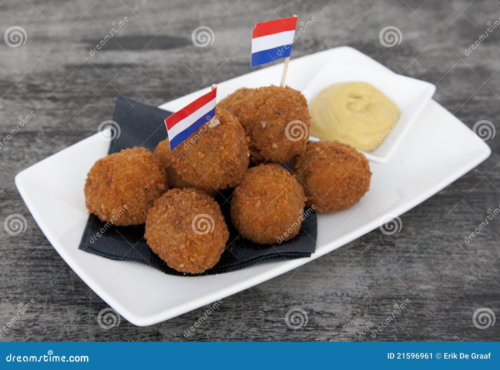 Bitterballen stock afbeelding. Image of snack, gebakken - 21596961