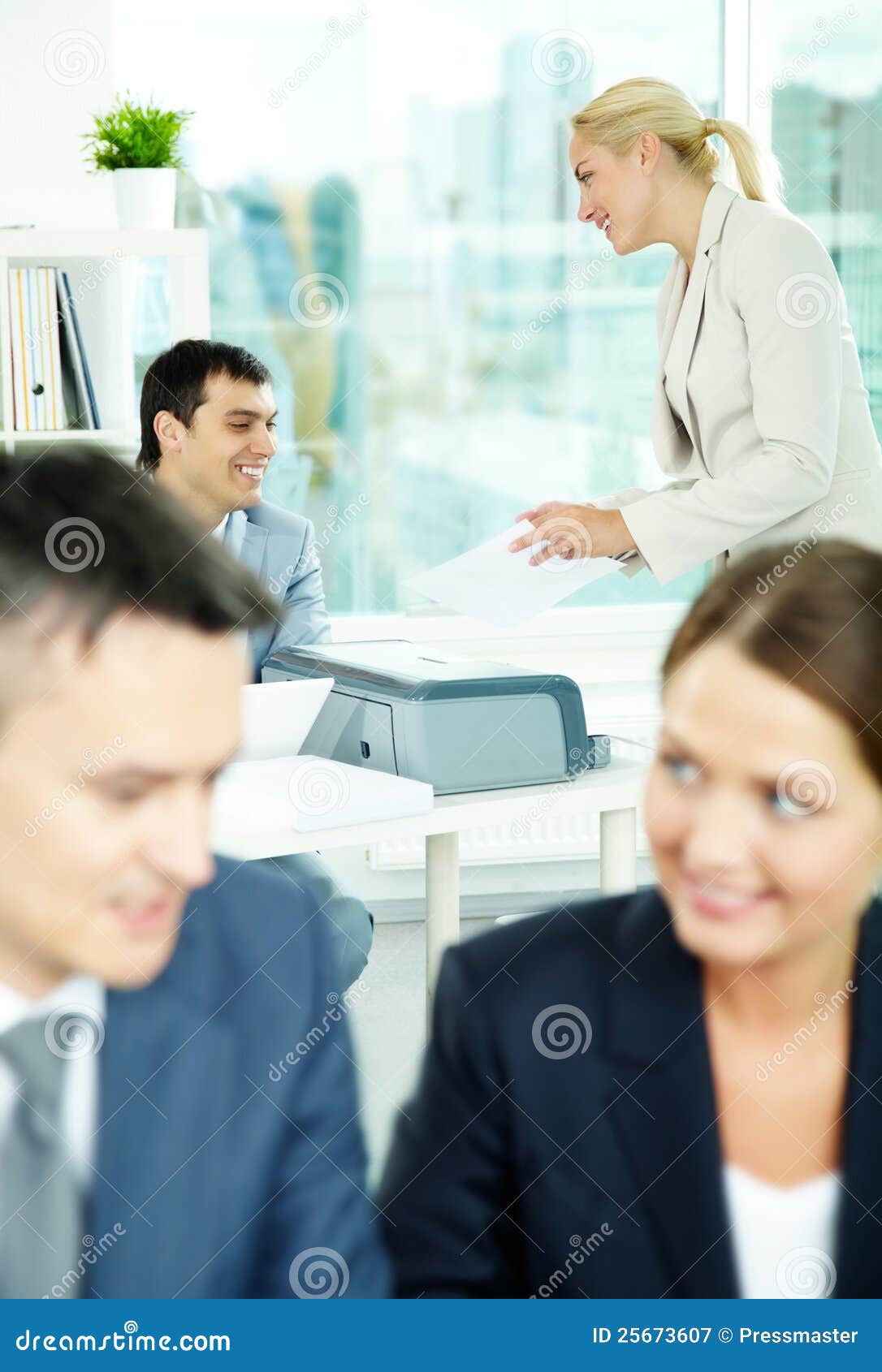 Biurowa praca obraz stock. Obraz złożonej z biznesmen - 25673607