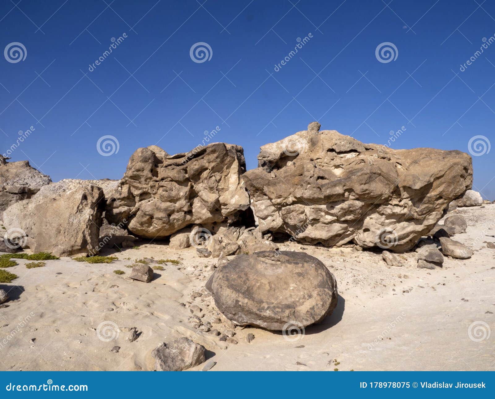 Bizarre Boulder Formation in Rok Garden Reserve in the Desert, Oman ...