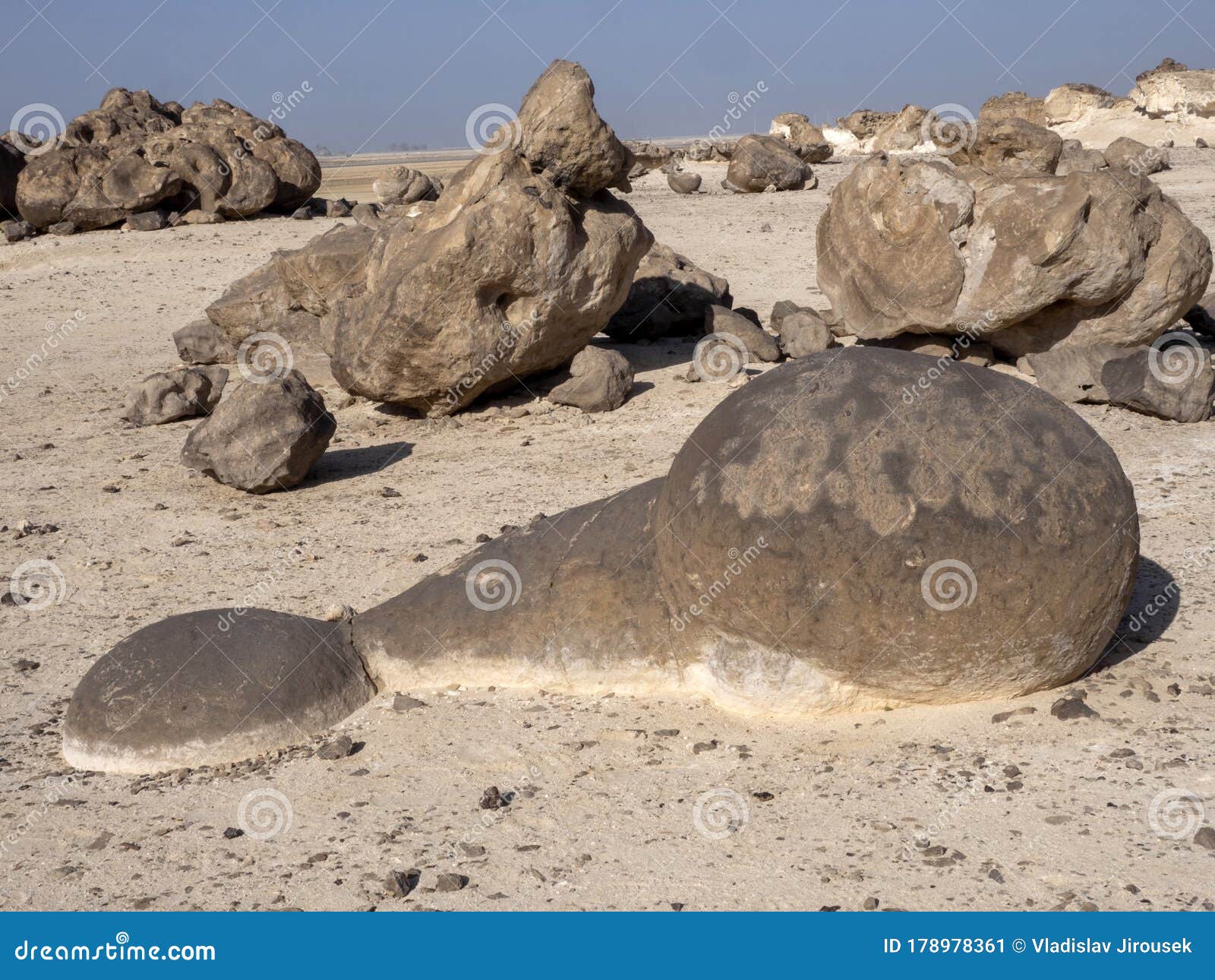 Bizarre Boulder Formation in Rok Garden Reserve in the Desert, Oman ...