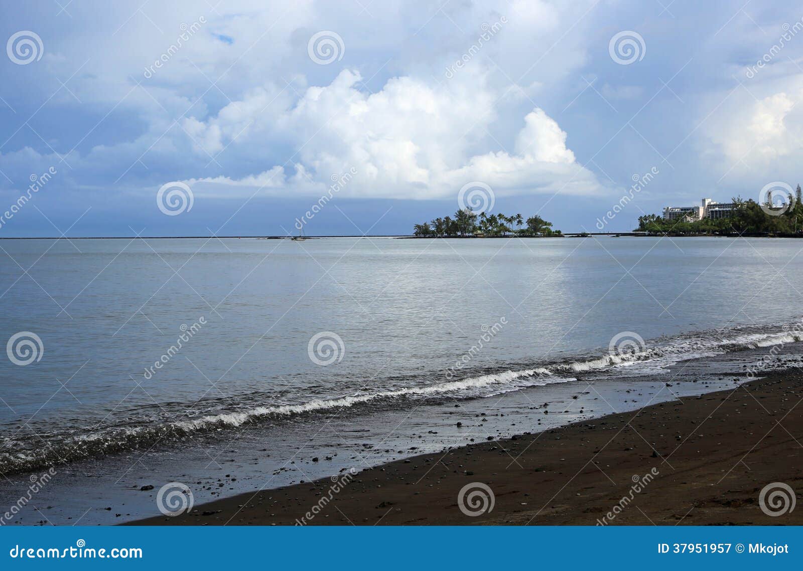 Black beach of Hilo stock image. Image of clouds, island - 37951957