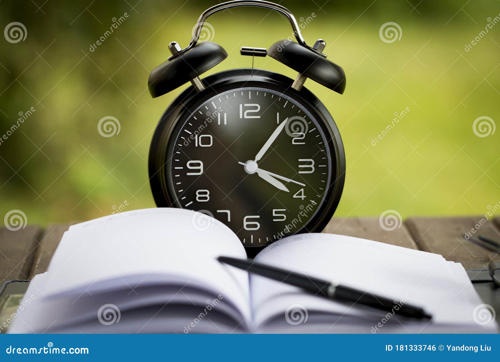 A Black Clock, Time Timer, Alarm Clock Stock Photo - Image of minute ...
