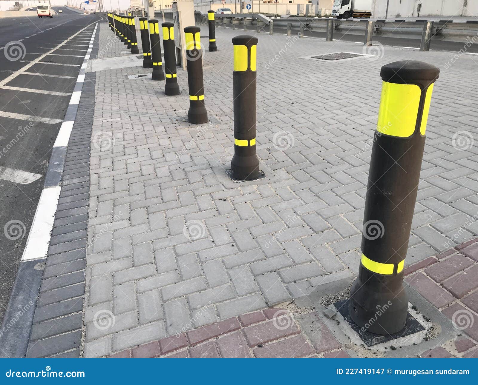 Black Color with Yellow Fluorescent Warning Safety Reflector Poles ...