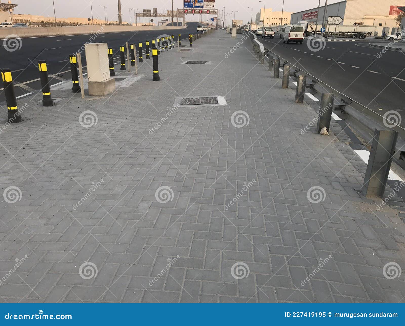 Black Color with Yellow Fluorescent Warning Safety Reflector Poles ...