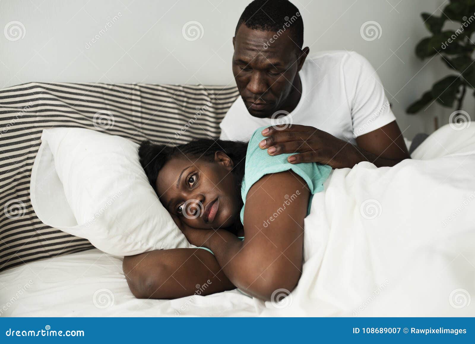 Black Couple Having A Fight Man Tries To Say Sorry But The Woman Won`t