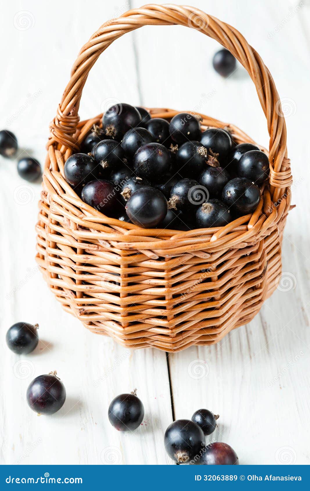 Black currant in a basket stock image. Image of black - 32063889