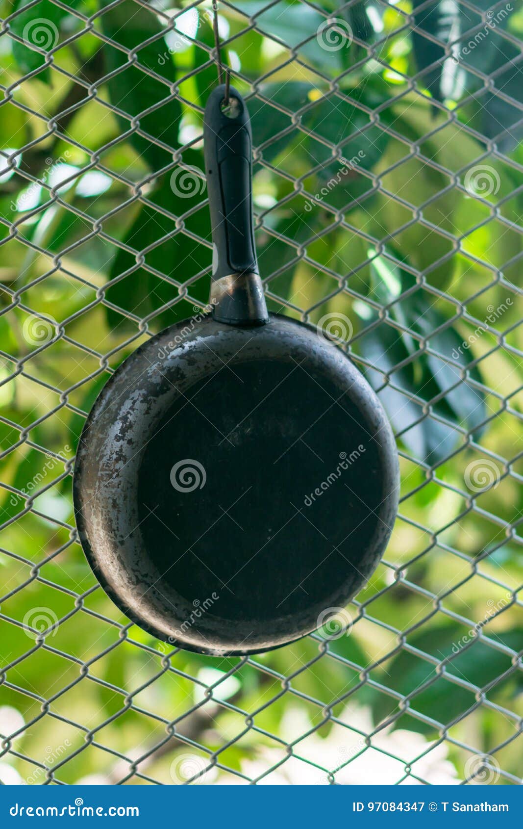 Black frying pan top view stock image. Image of dishware - 97084347