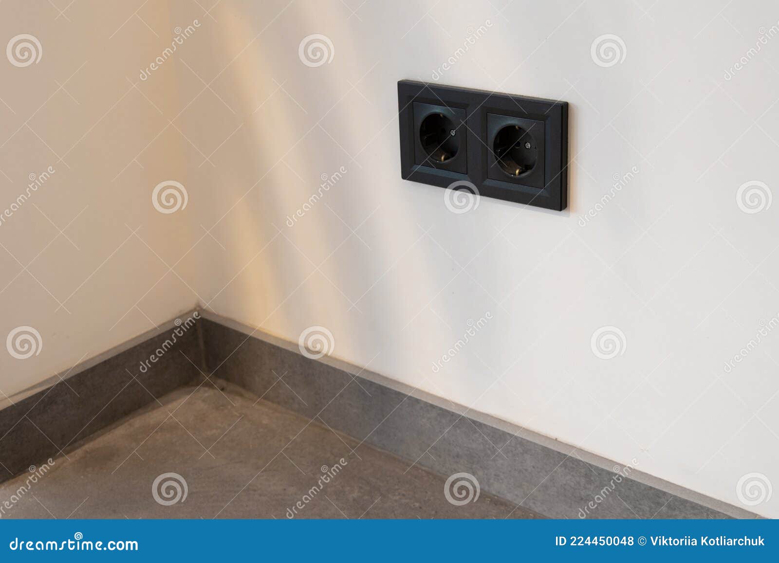 Dvi-d Socket Of White Adapter For Blue Vga Socket Monitor Cord Behind ...