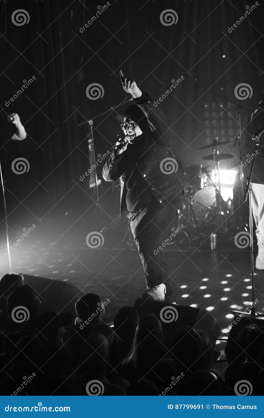 Black rapper editorial photo. Image of guitarist, dancing - 87799691