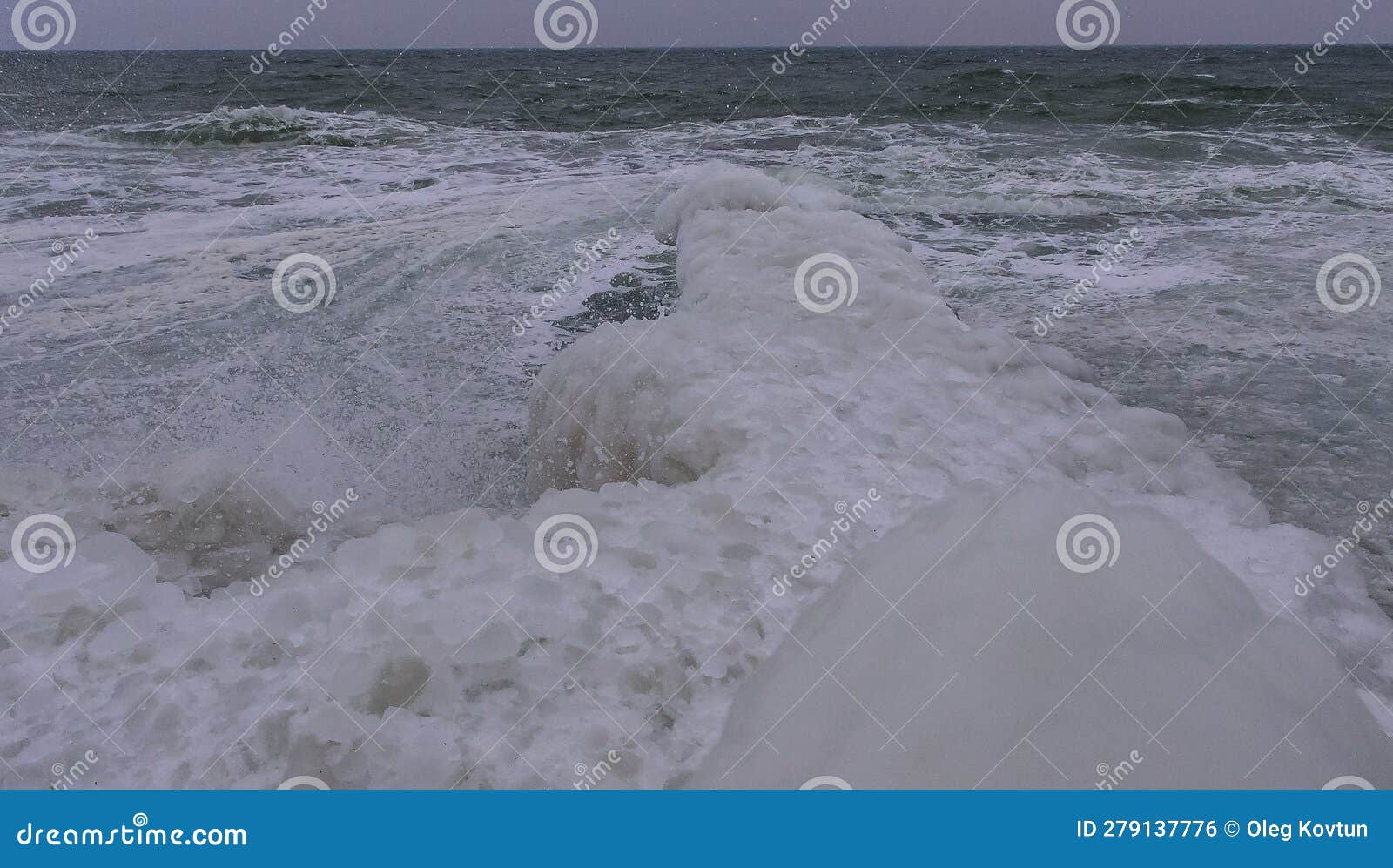 The Black Sea is Frozen, the Circular Ice Rolled by the Waves is Thrown ...