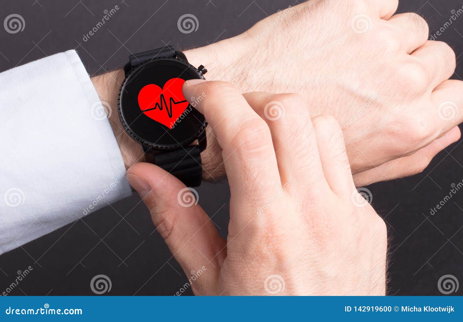 Black Smartwatch , Heartbeat Stock Photo - Image of call, healthy ...