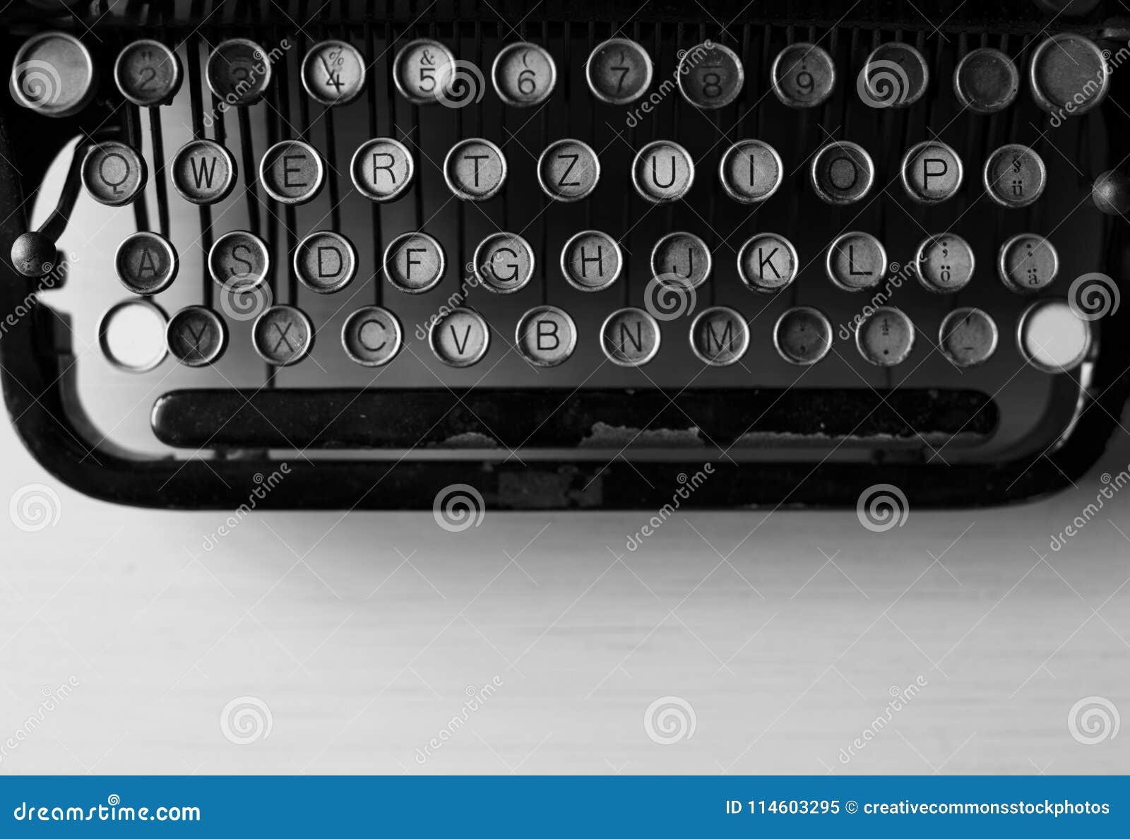 Black Typewriting Machine Picture. Image: 114603295
