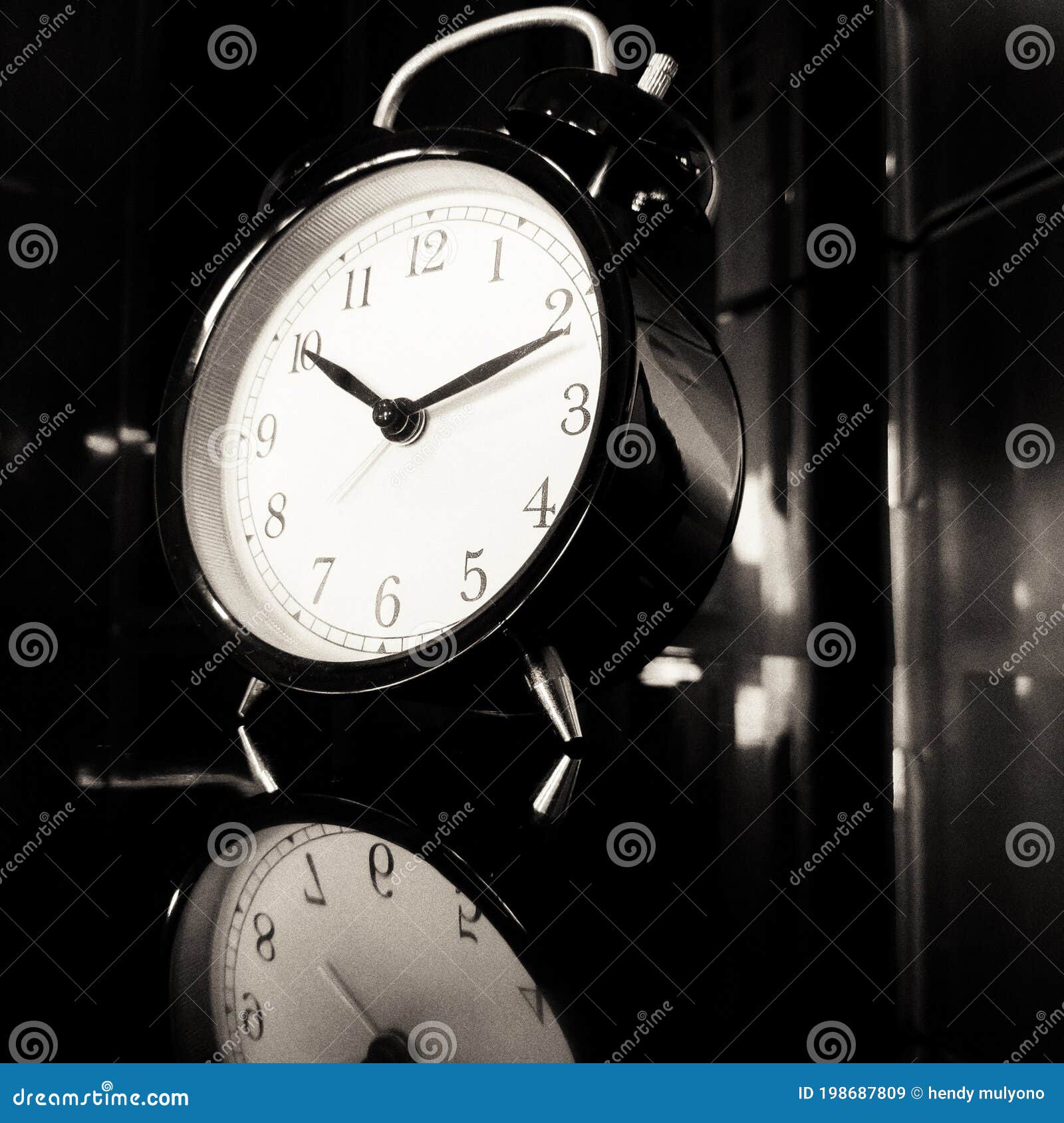 Black and White Clock with Its Reflection Stock Illustration ...