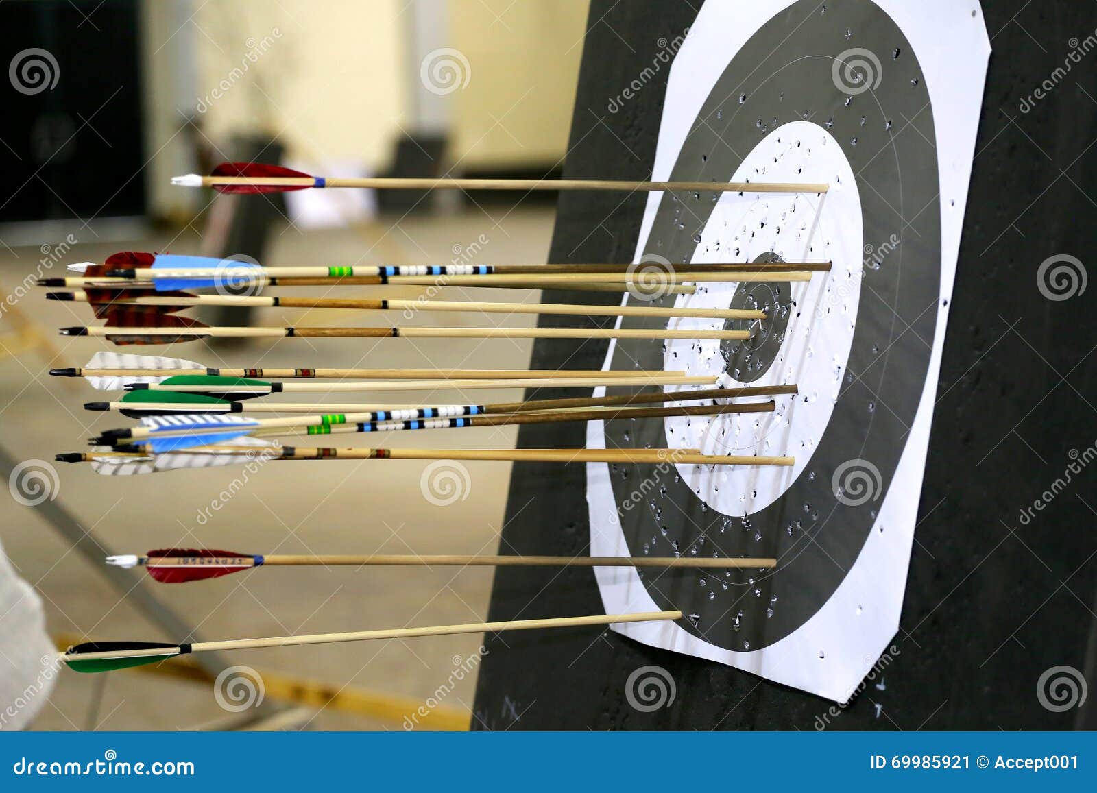 Black and White Target with Arrows Stock Image - Image of play, goal ...