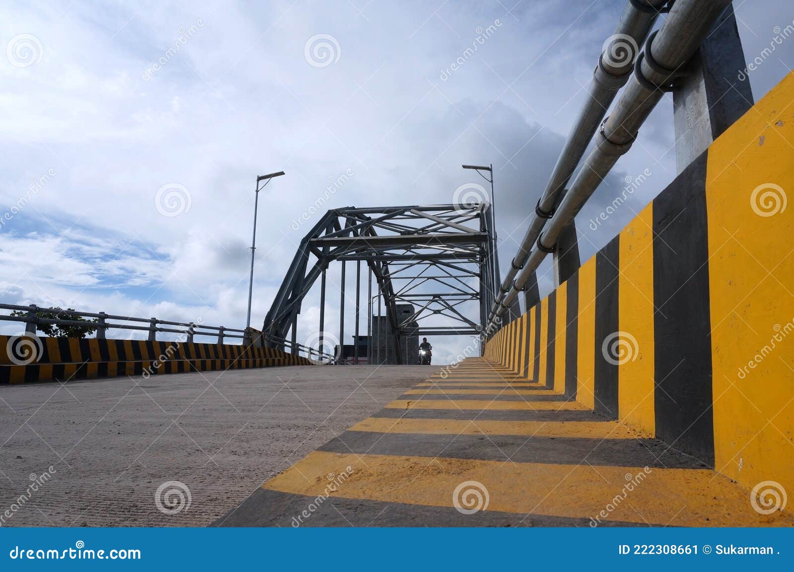 Black and Yellow Bridge Wall Stripes Editorial Photo - Image of ...