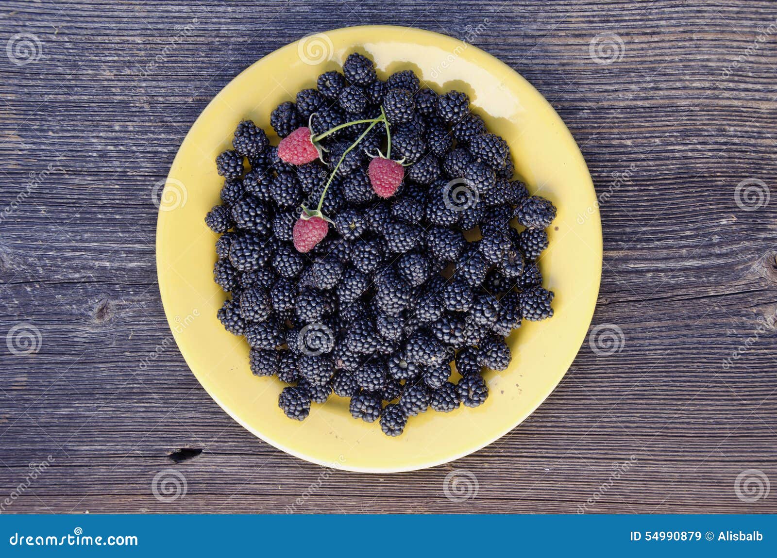 Blackberry and Raspberry in Yellow Ceramic Plate Stock Image - Image of ...