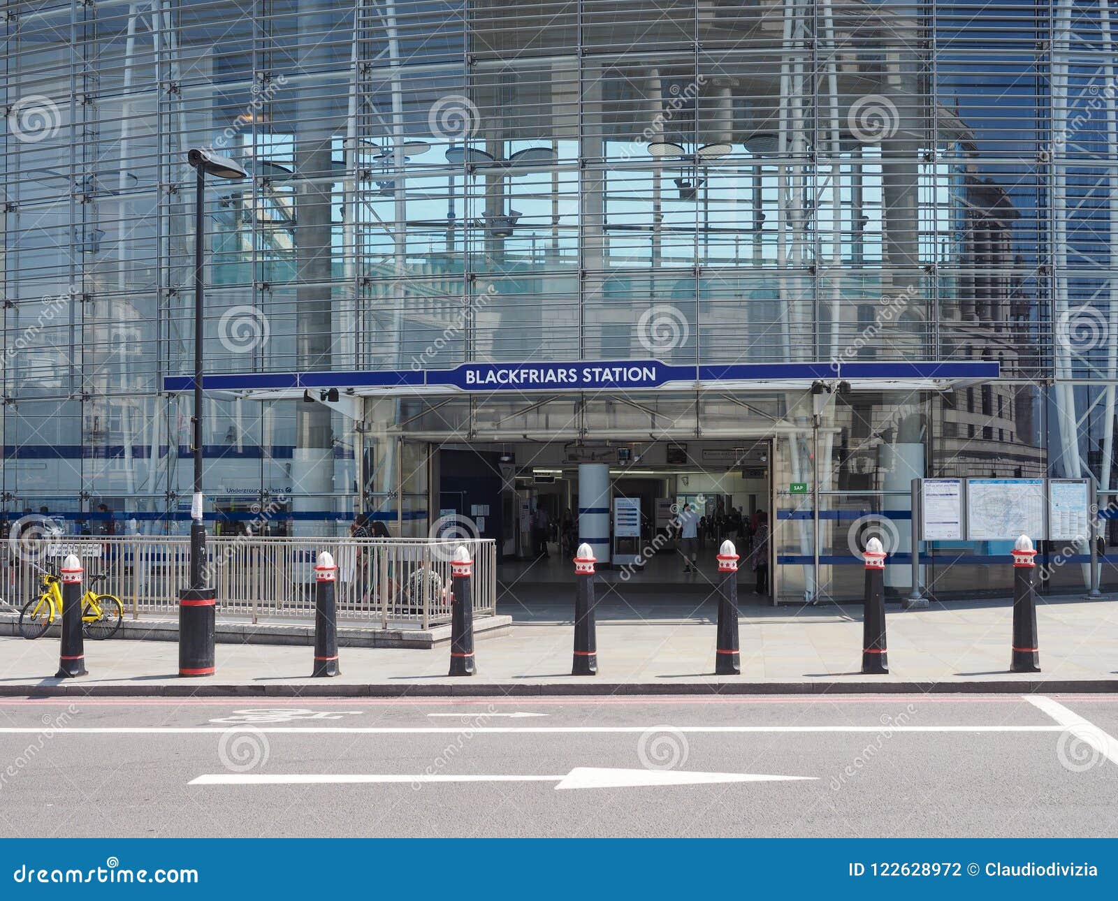 Blackfriars Station in London Editorial Photography - Image of england ... Blackfriars Station in London Editorial Photography - Image of england ...
