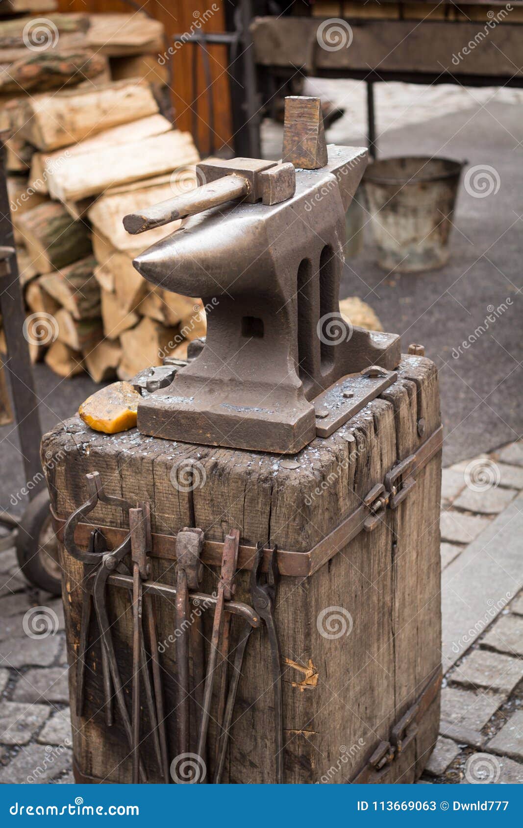 Anvil and Blacksmith Hammer Stock Image - Image of steel, metalwork ...