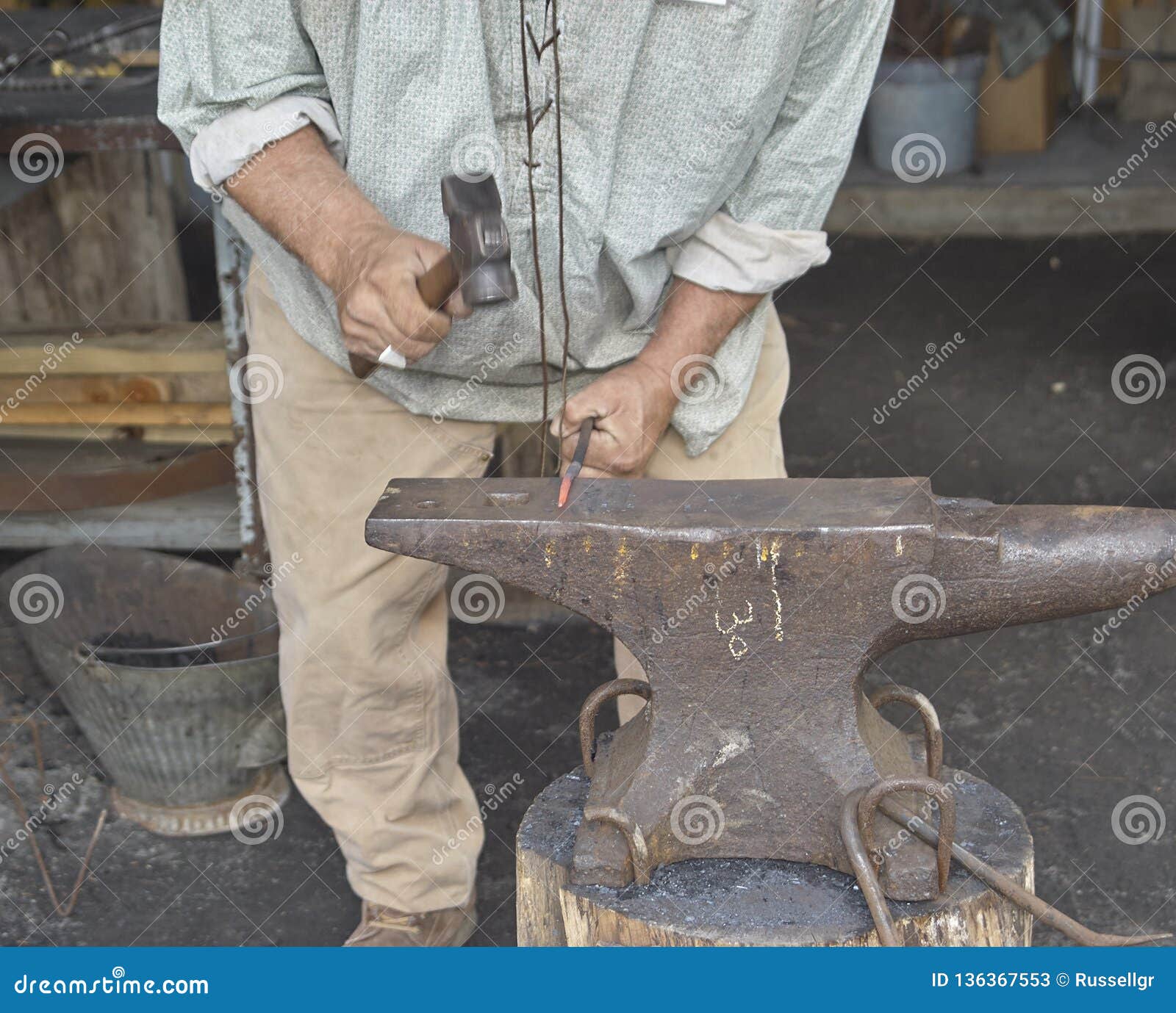 Blacksmith Pounding on Anvil Stock Image - Image of coal, smithy: 136367553