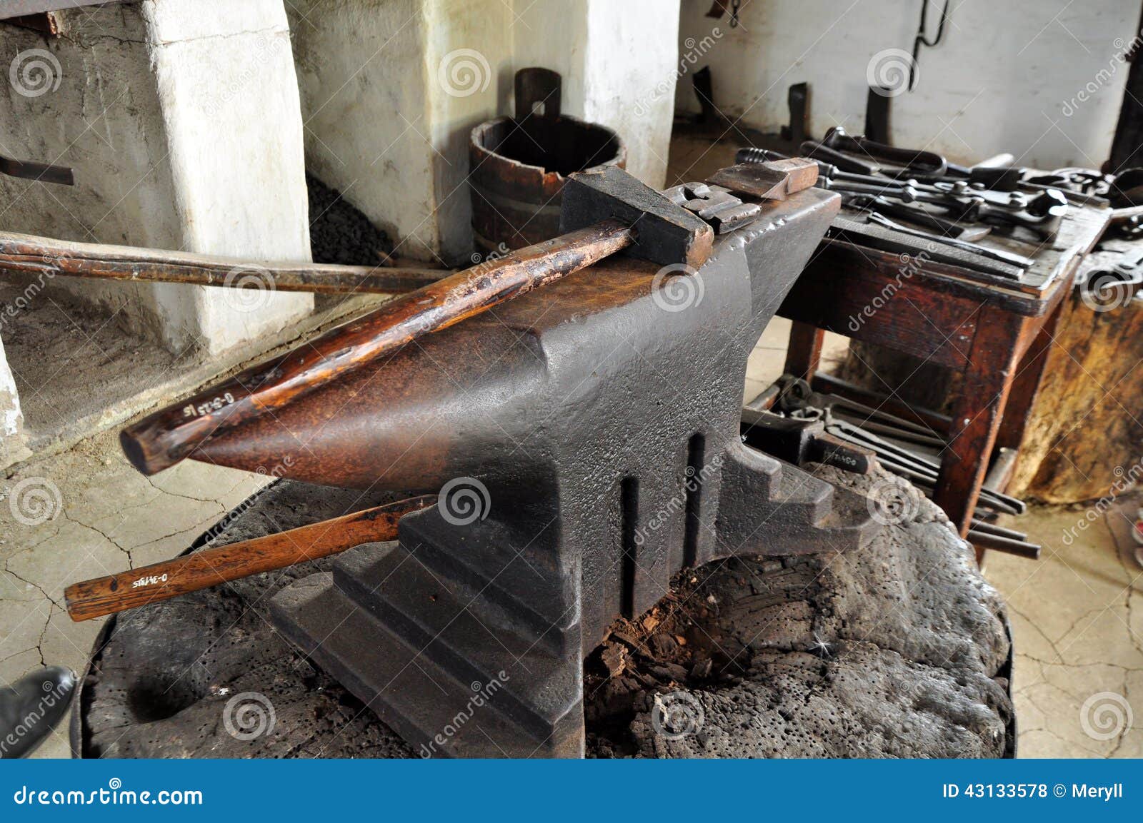 Blacksmiths anvil stock photo. Image of anvil, iron, bolt - 43133578