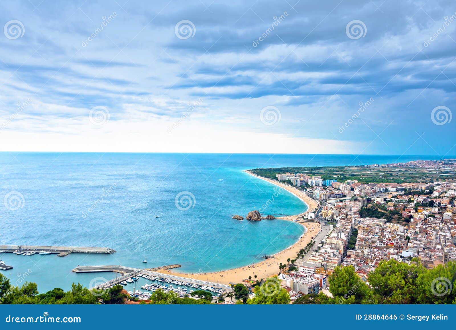 Blanes Strand En De Rots Van Sa Palomera, Spanje Stock Foto - Image of ...