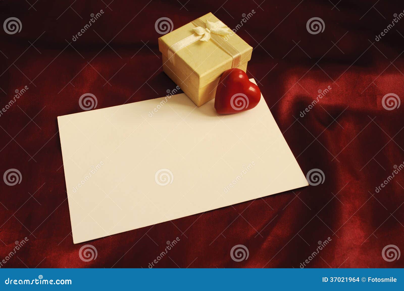 Blank note and a gift stock photo. Image of affection - 37021964