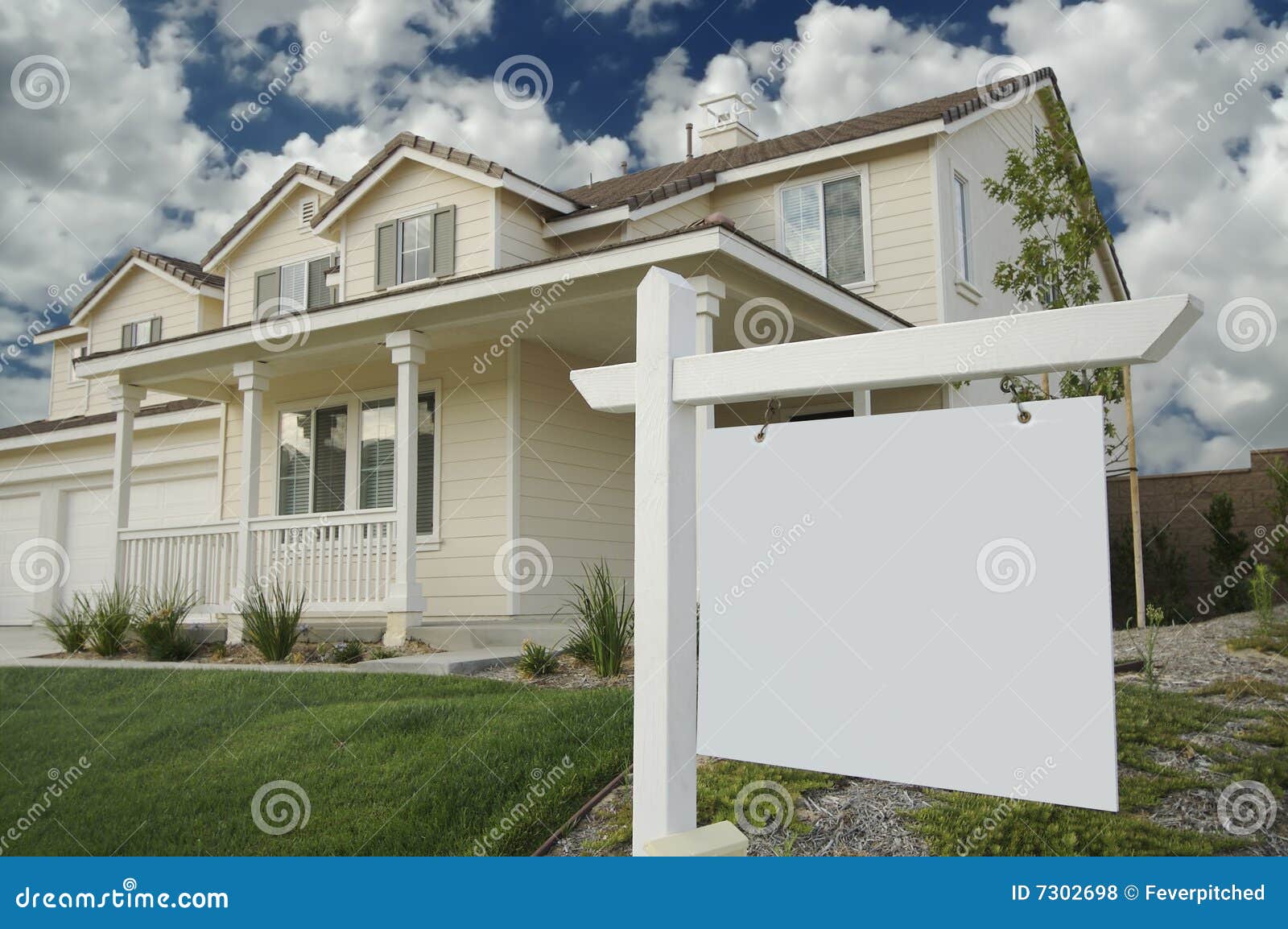 Blank Real Estate Sign & Home Stock Photo - Image of real, house: 7302698
