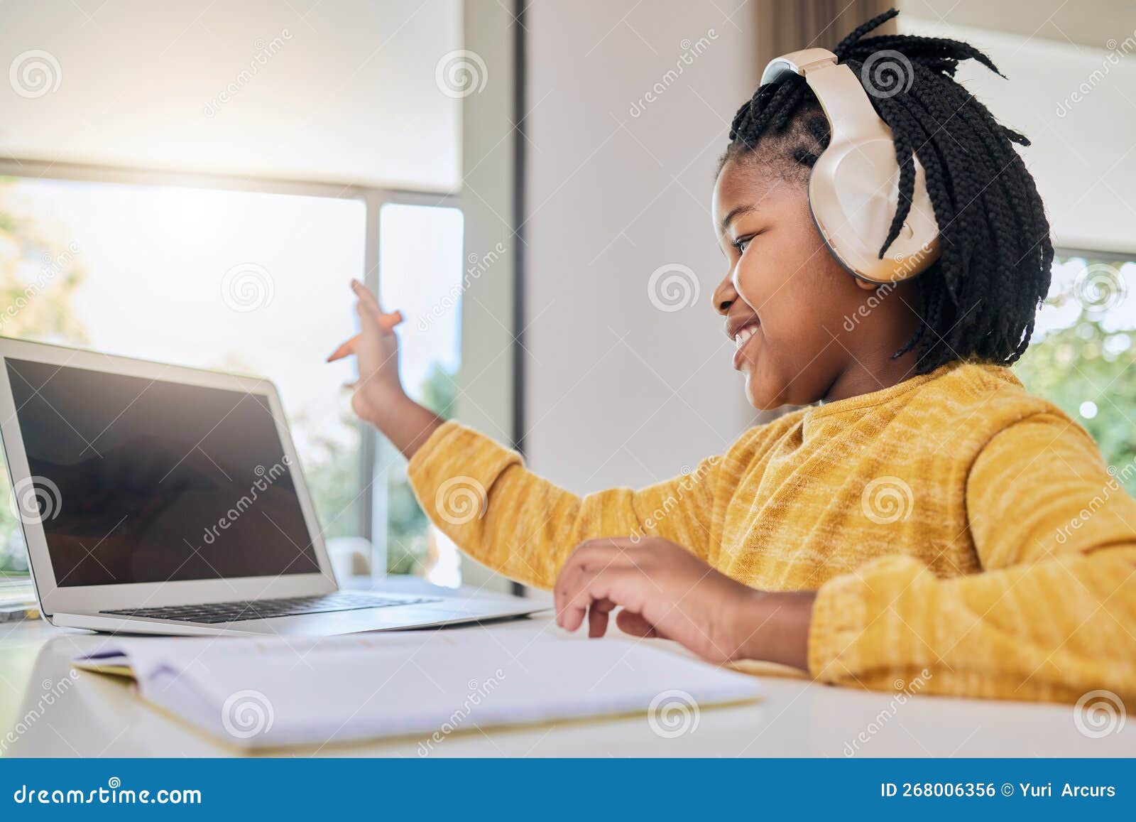 Blank Screen, Student Learning and Computer with Kid Knowledge ...