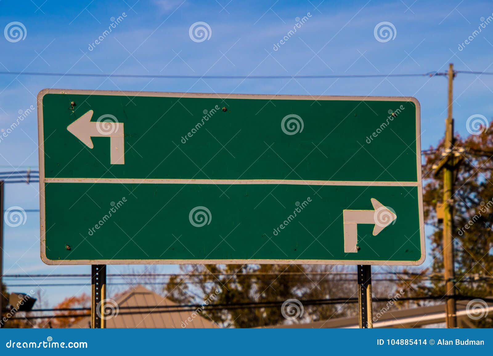 Blank Traffic Sign With Arrows Pointing In Opposite Directions Stock ... Blank Traffic Sign With Arrows Pointing In Opposite Directions Stock ...