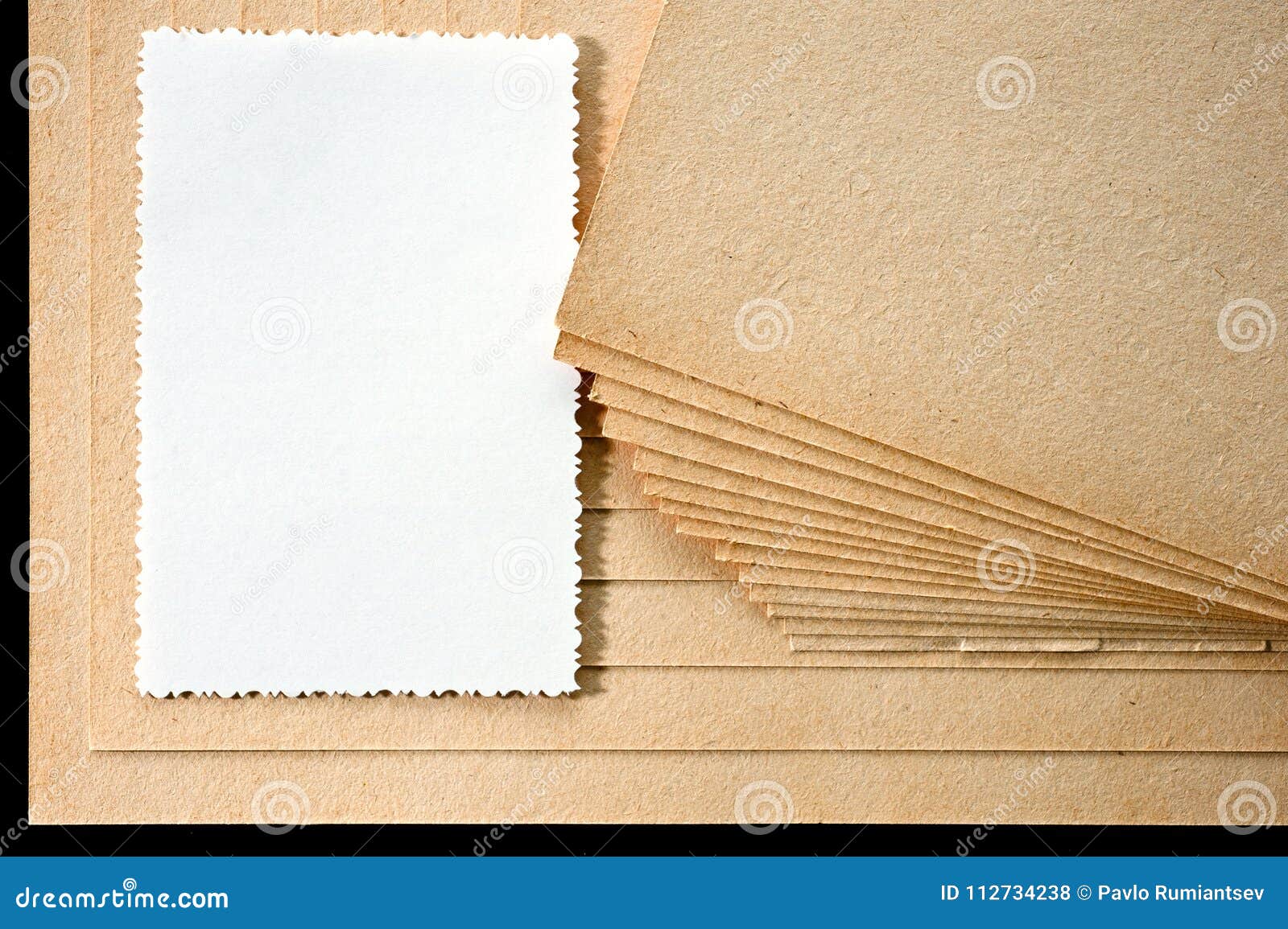 Blatt Papier Und Raue, Strukturierte Pappe Stockfoto - Bild von ...