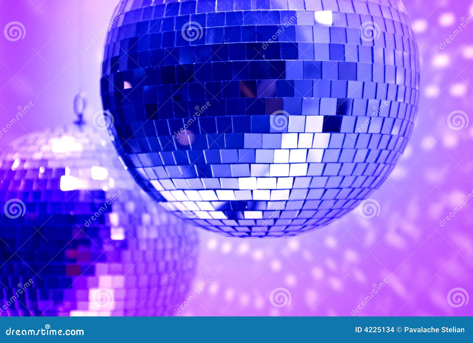 Blaue Discokugeln stockfoto. Bild von knall, glitzern - 4225134