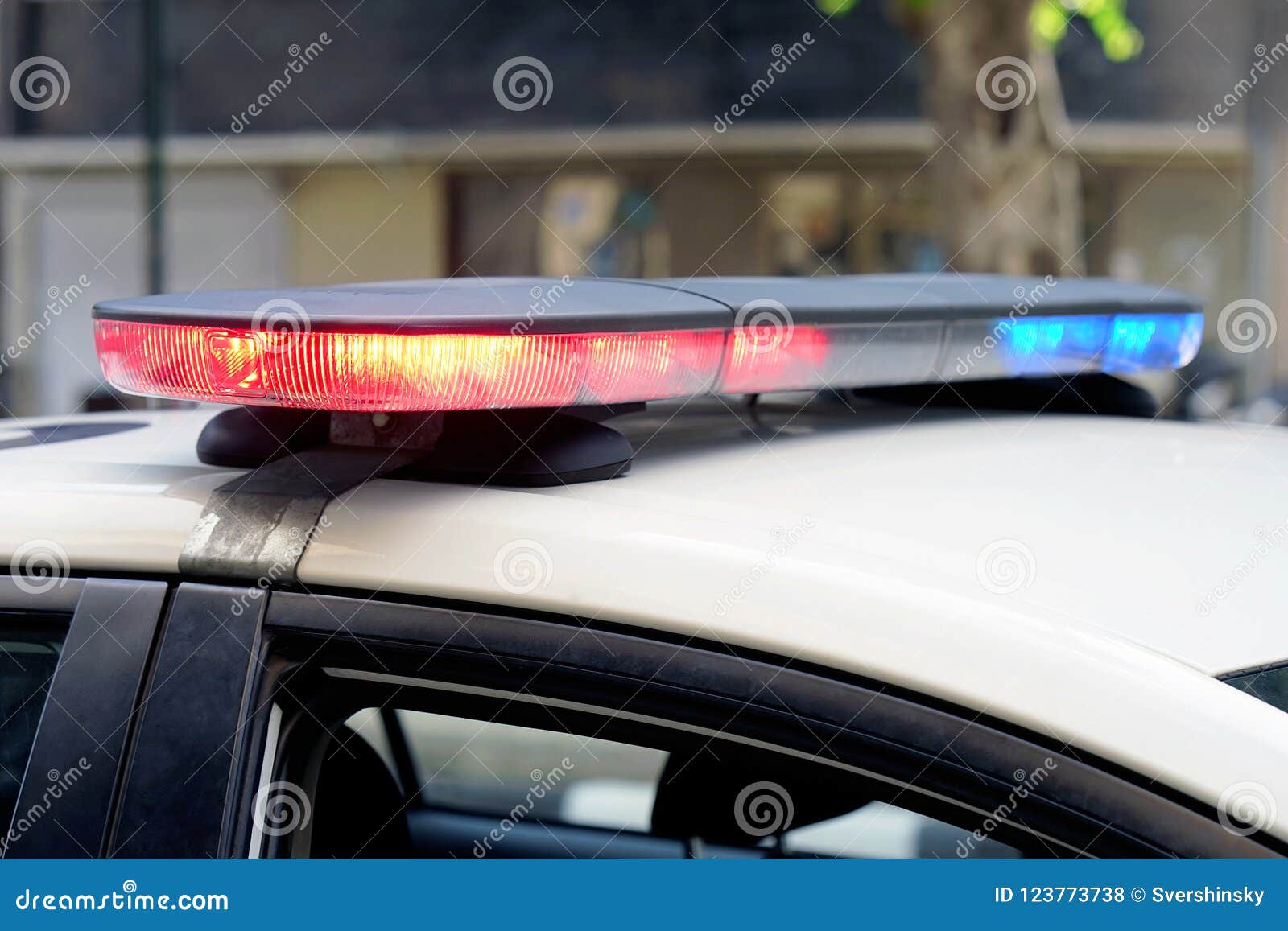 Blaue Und Rote Lichter Auf Polizeiwagen Stockfoto - Bild von kraft ...